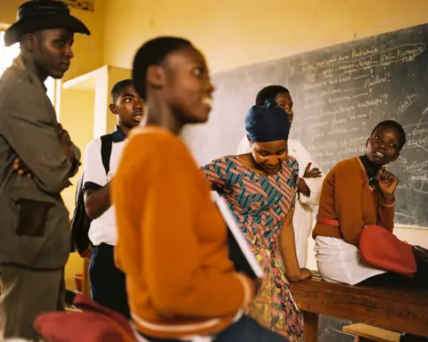 Coronavirus: Rwandan radio stars spread hygiene message