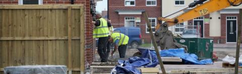 Leaseholds banned on new-build houses in England - BBC News