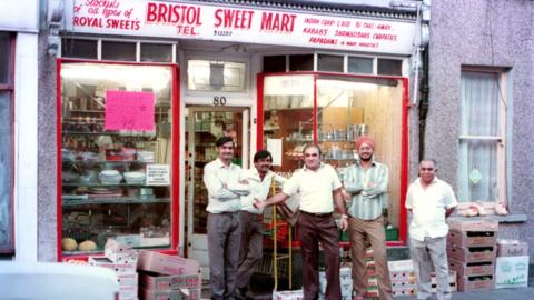 Hidden Bristol stories told through virtual reality tour - BBC News