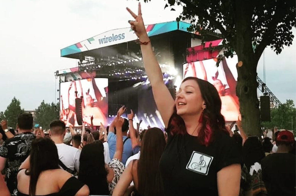 Reading and Leeds: The interpreters performing songs for deaf fans at ...