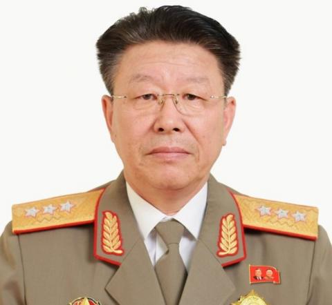 What the new photos of North Korea's leaders say - BBC News