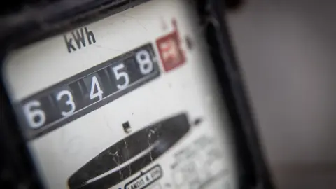 Cost of living: More employed people needing debt advice