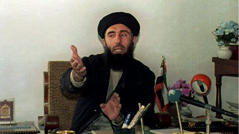 Afghan warlord Hekmatyar returns to Kabul after peace deal - BBC News
