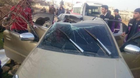 Syria al-Qaeda leader 'targeted in strike on car' - BBC News