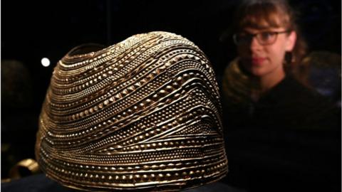 Mold Gold Cape: Artefact should be on display in Wales - academic - BBC ...