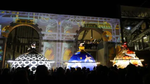 Weymouth: Giant opera singing dolls take to resort's streets
