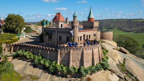 The immigrants who built Australia's 'fairytale' castles - BBC News