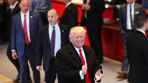 Fake news detector plug-in developed - BBC News