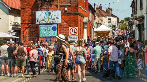 Thousands attend Manningtree festival about climate crisis