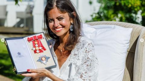 Deborah James made a dame by William at her home - BBC News