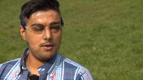 East London acid attack: Image of suspect released - BBC News