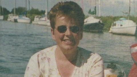 Janine Mundy murder: Dad asked sons to stage death as 'suicide' - BBC News