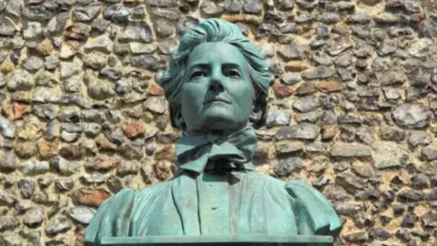 Edith Cavell: WW1 Norfolk nurse honoured at services