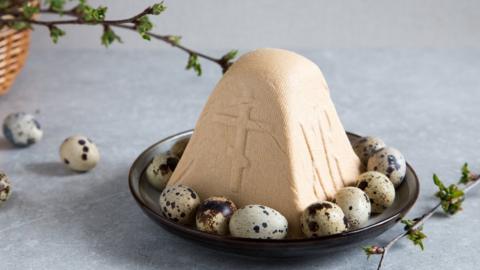 In pictures: Orthodox Christians celebrate Easter - BBC News