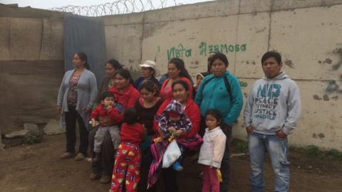 In Peru water is a high price for Lima's poor - BBC News