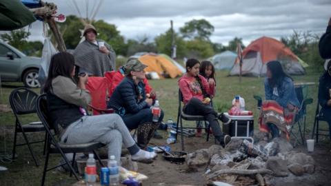 Life in the Native American oil protest camps - BBC News