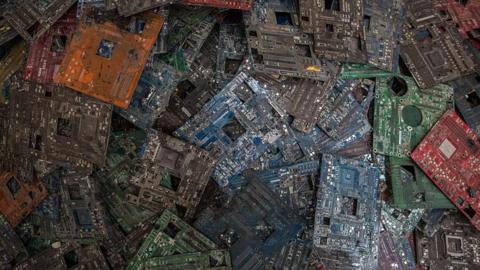 Bitcoin mining producing tonnes of waste - BBC News