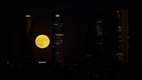 Sturgeon Moon: Supermoon pictures from around the world