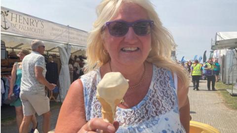 Royal Cornwall Show draws thousands on opening day - BBC News