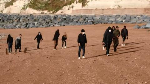 Record 400-plus migrants cross Channel in one day - BBC News