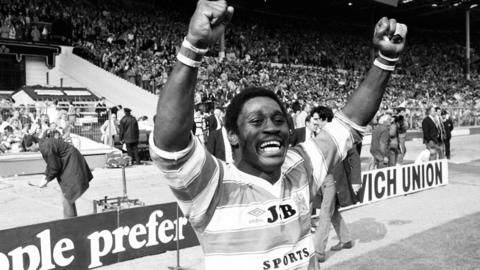 Clive Sullivan: The man who broke rugby's racial barrier - BBC News