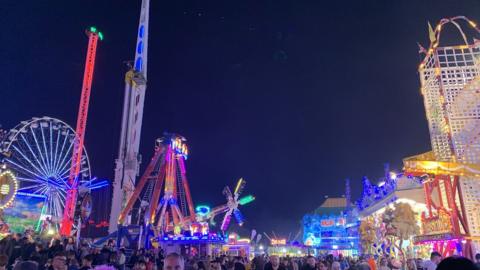Hull Fair 2021: Crowds attend one of Europe's largest fun fairs - BBC News