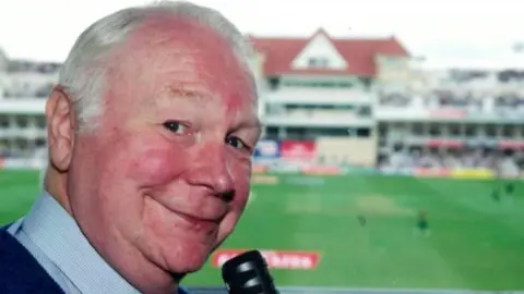 Colin Slater: Tributes to colossus of local sports broadcasting