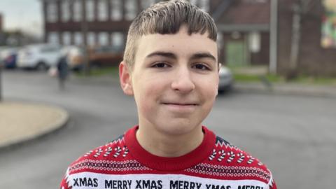 Mayhill riot: Swansea community rallies together after violence - BBC News