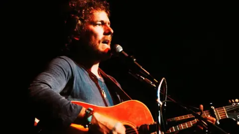 Singer-songwriter Gordon Lightfoot dies aged 84
