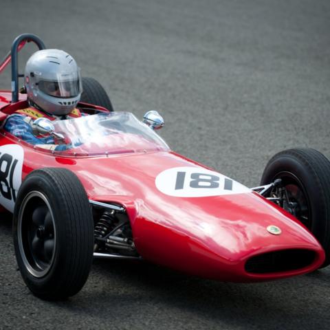 In pictures: Classic cars at Silverstone - BBC News