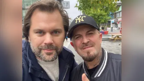 East 17 singer joins Hemel Hempstead street karaoke to win a hotdog