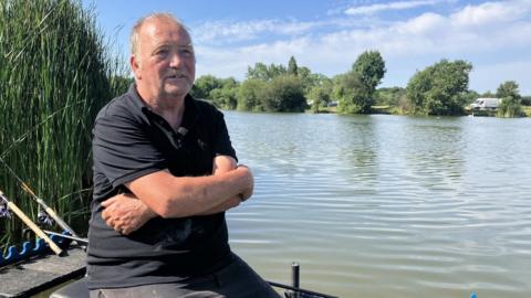 Nottingham attacks: Angling club pays tribute to Ian Coates - BBC News