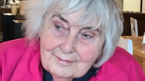 Ysbyty Gwynedd consultant bound by diagnosis - inquest told - BBC News