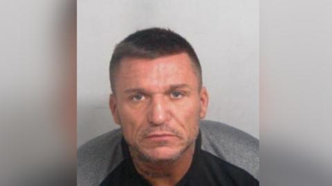 Glenn Tamplin: Hertfordshire Police launches wanted appeal - BBC News