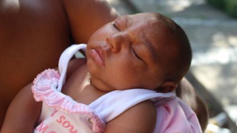 Colombia warns on Zika baby risk - BBC News