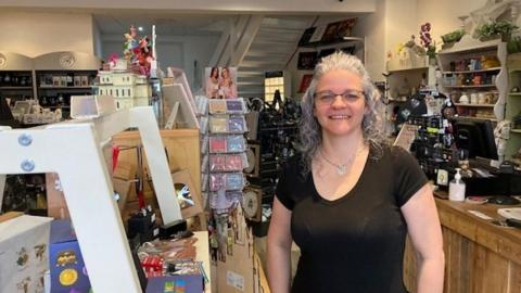 Disruption fears for shops as Nuneaton revamp begins - BBC News