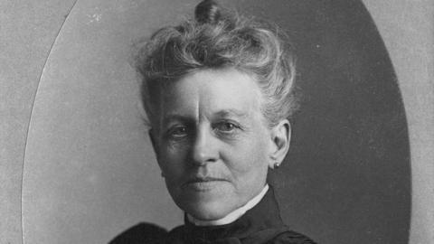 Ida Lewis: Lighthouse heroine gets Arlington honour - BBC News