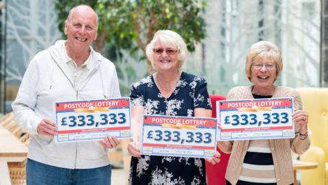 Cousins who built road's only two homes win postcode lottery - BBC News