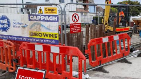 Lancing sewage leak: Flooding cleared ahead of repair - BBC News
