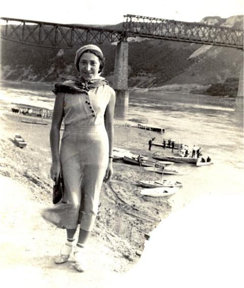 Photos from families ripped apart by the Holocaust - BBC News Photos from families ripped apart by the Holocaust - BBC News