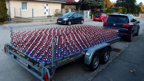 'Biggest ever' crystal model built in Vienna - BBC News