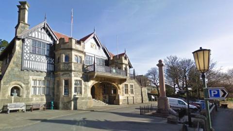 Cost of living: Warm spaces open to public across North Devon - BBC News