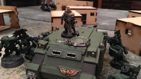 Tabletop gaming: The therapy of fighting with miniature dragons - BBC News