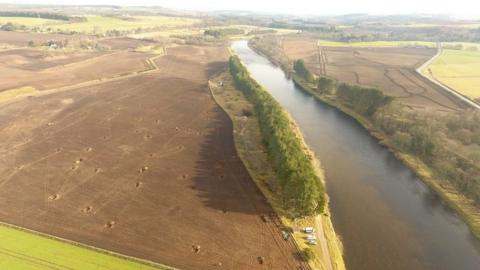Dig at one of Scotland's largest hunter-gatherer site - BBC News