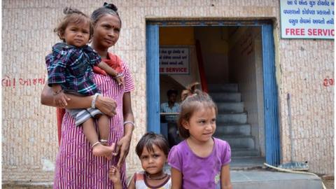 Paid to poo: Combating open defecation in India - BBC News