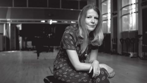 How some stars are helping music's unsung heroes in lockdown - BBC News