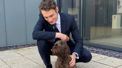 Covid: Pandemic pet boom prompts 'pet-nup' advice - BBC News