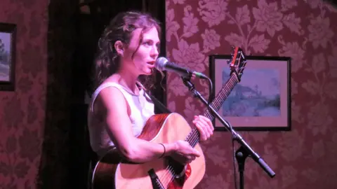 Crowds flock to famous Cambridge Folk Festival