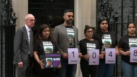 Ronan Kanda: Murdered boy's family take knife petition to PM