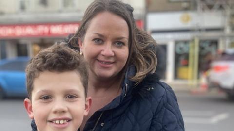 March's 'wonky' Christmas tree lights turned on - BBC News